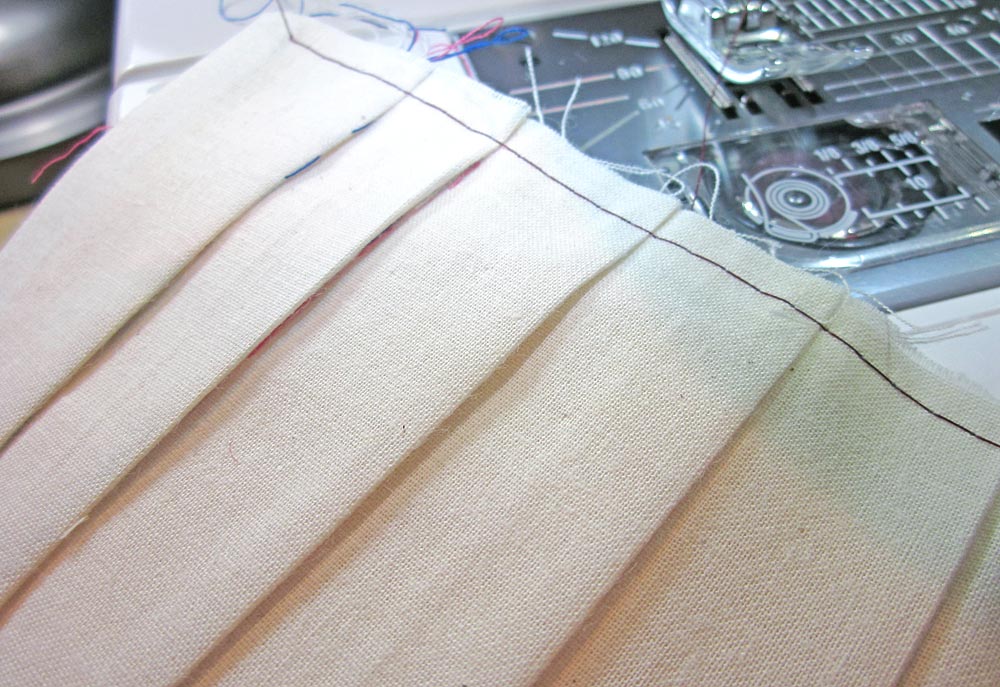 Comment faire des plis nets en couture ? - Blogcouture